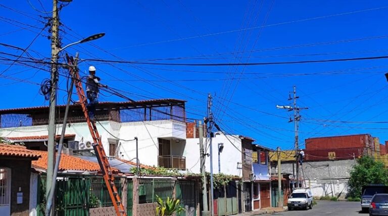 Cantv realiza abordaje integral en la Urb. La Fundación de Catia La Mar ...