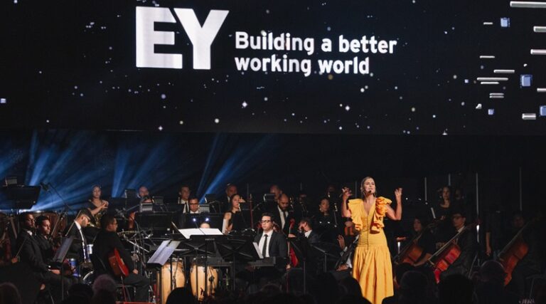 EY Venezuela deslumbra con su Cena de Gala Benéfica y otorga ...